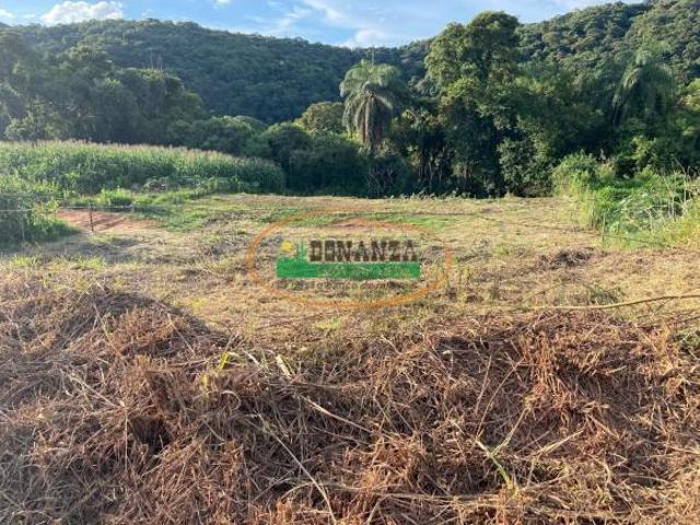 Terreno à venda em Prados