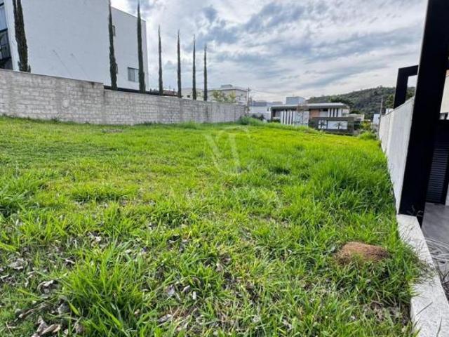 terreno à venda em Residencial Alvim