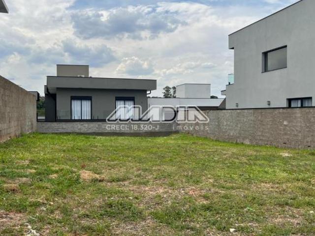 terreno à venda em Residencial Mont&apos  Alcino