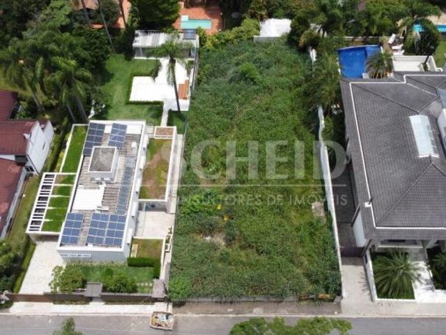 Terreno a venda em rua fechada no Alto da Boa Vista