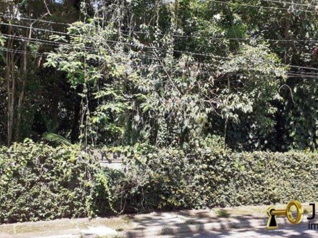 TERRENO A VENDA EM RUA FECHADA NO MORUMBI
