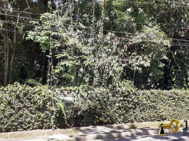 TERRENO A VENDA EM RUA FECHADA NO MORUMBI