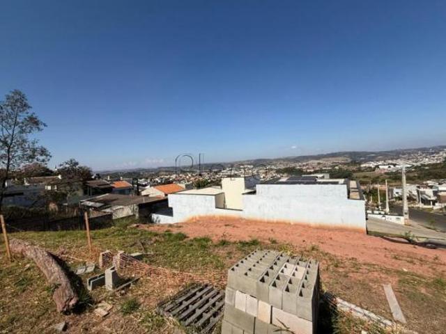 Terreno à venda em Valinhos, Condominio Vivenda das Pitangueiras, com 300 m²