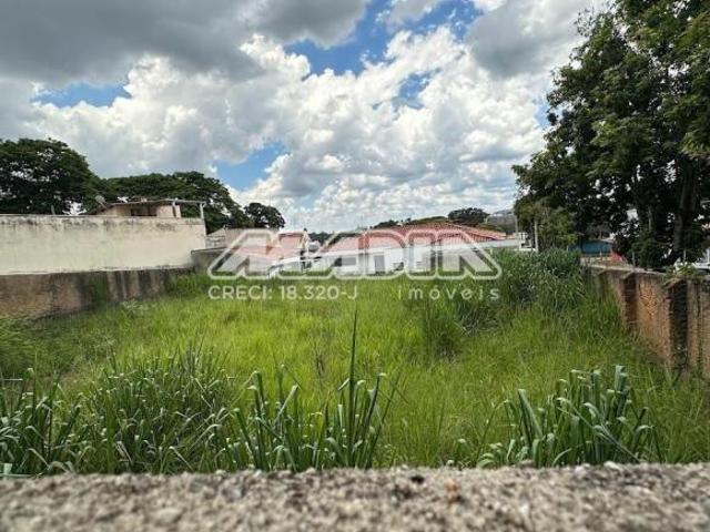 terreno à venda em Vila Papelão