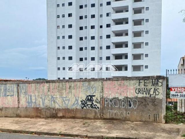 terreno à venda em Vila São Luiz