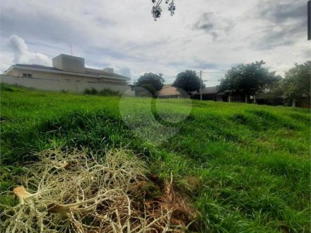Terreno à venda em Villaggio Capríccio SP