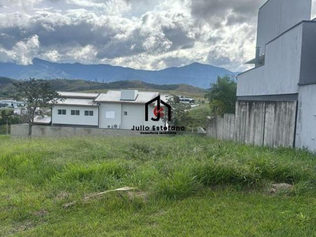 Terreno à venda em Village da Serra