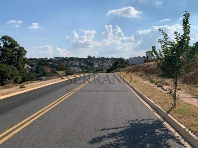 Terreno à venda em Vinhedo SP, bairro Bosque, 608m² de área. Imperdível oportunidade de investimento