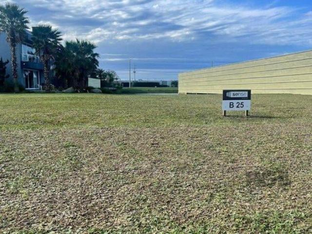 Terreno à venda em Xangri Lá