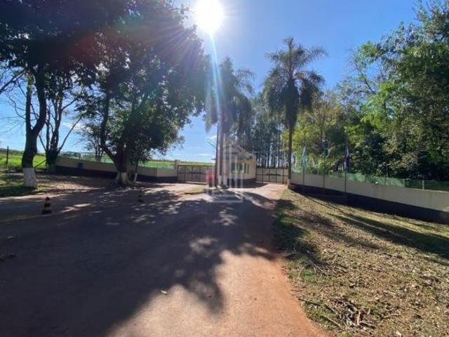 Terreno à venda localizado no Condomínio Rosa de Saron em Santa Terezinha