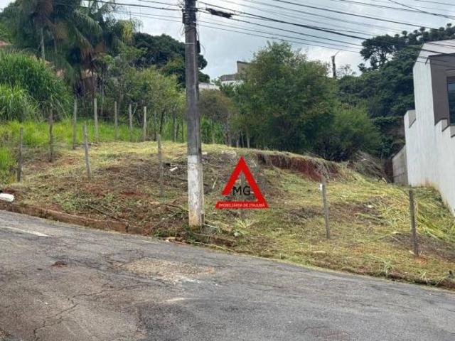 TERRENO À VENDA – MORRO CHIC | ITAJUBÁ – MG Excelente oportunidade para construir em uma das regiões