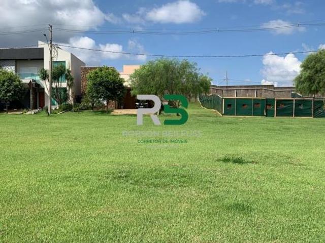 Terreno à Venda no Condomínio Tangará Residence