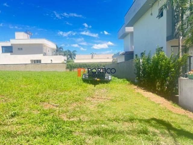 Terreno à venda no condomínio Terras do Cancioneiro em Paulínia