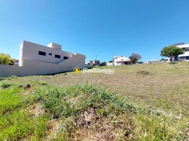 Terreno a venda no condomínio Terras de Siena. Bairro Vila do Golf