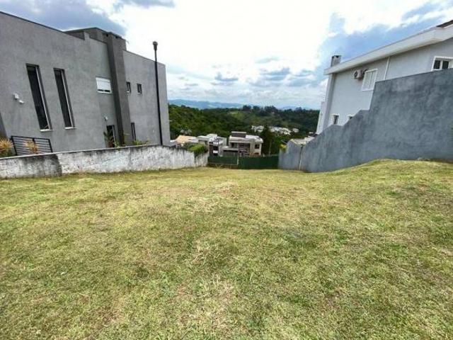 Terreno a Venda no Condomínio Valville 1