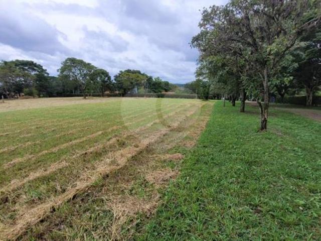 Terreno à venda no condomínio Vila Pinhal, Itirapina