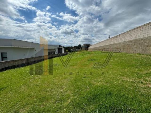 Terreno à venda no Condomínio Villa D&apos oro em Vinhedo/SP