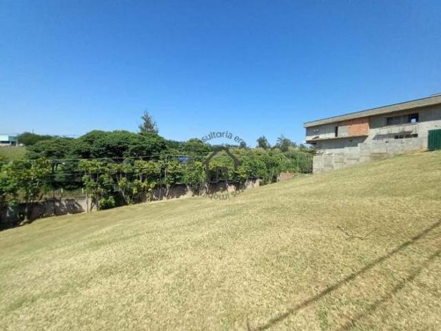 Terreno à venda no Condomínio Villa Lombarda