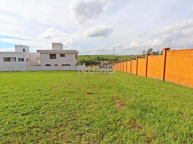 Terreno à venda no Condomínio Alphaville Dom Pedro 3 Campinas