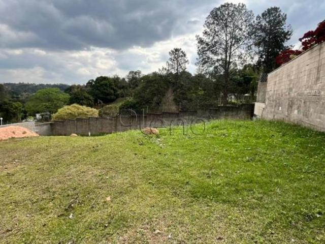 Terreno à Venda no Condomínio Athenas em Valinhos, no bairro Jardim Paiquere