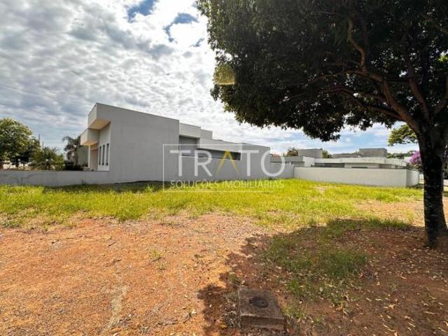 Terreno à venda no condomínio Campos do Conde 2 em Paulínia