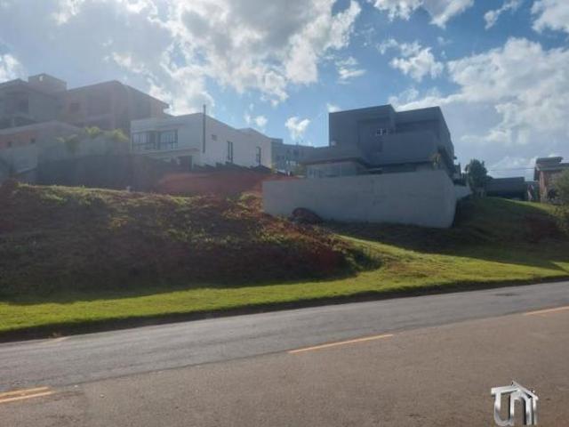 Terreno à Venda no Condomínio Campos do Conde em Bragança Paulista SP: 735m² de Pura Oportunidade!