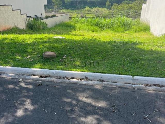 Terreno à Venda no Condomínio Canterville em Valinhos, no bairro Chácara das Nações