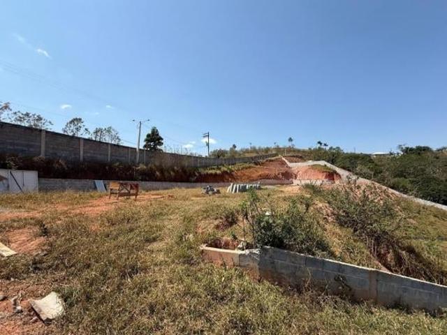 TERRENO A VENDA NO CONDOMÍNIO FAZENDA SÃO PEDRO DEFRONTE A REPRESA DE IGARATÁ PÉ NA AGUA ÓTIMA