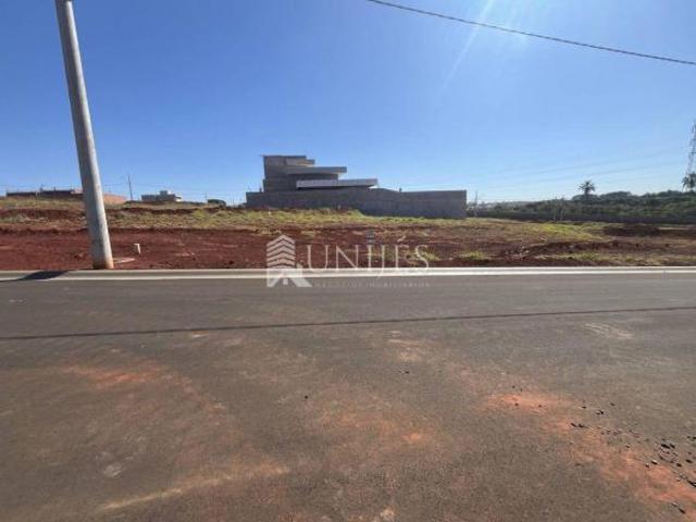 Terreno a Venda no Condominio Golden Park