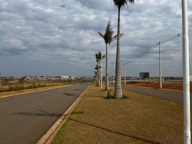 Terreno á Venda no Condomínio Império do Café Parque Brasil 500 em Paulínia/SP