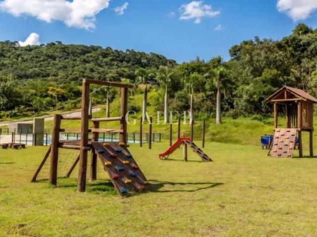 Terreno à venda no Condomínio Itaporã com 1.068,33m² em aclive