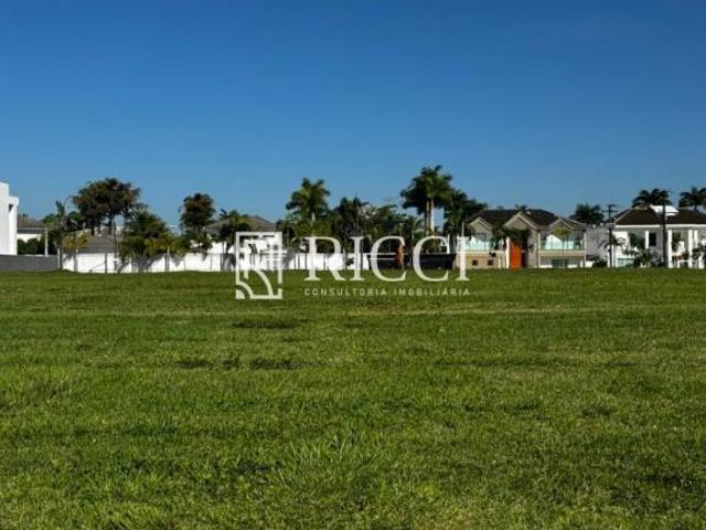 Terreno à venda no Condomínio Jardim Acapulco, Guarujá SP, com 2.500m² de área!