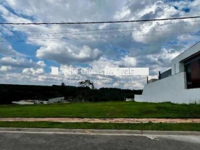 Terreno à venda no Condomínio Jequitibá