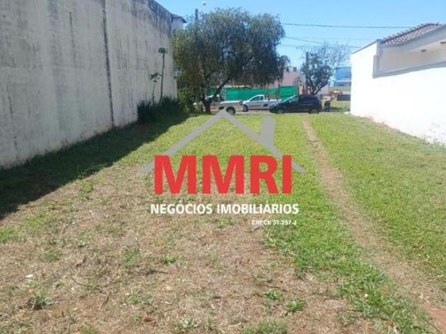 Terreno à venda no condomínio Lago da Serra, com 300m² de área!