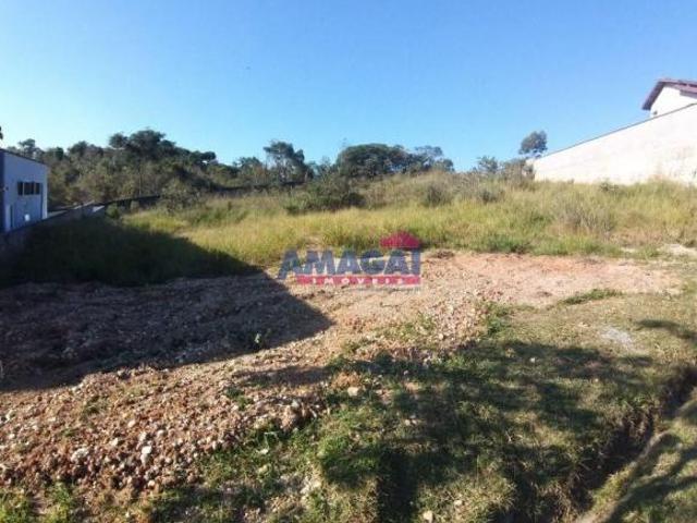 Terreno a Venda no Condomínio Lago Dourado Lote de 2.117m² e Área Verde