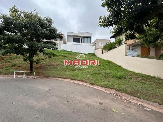 Terreno à venda no Condomínio Madre Maria Vilac em Valinhos