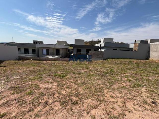 Terreno à venda no Condomínio Mont’Alcino, em Valinhos/SP, com 300 m² de área total