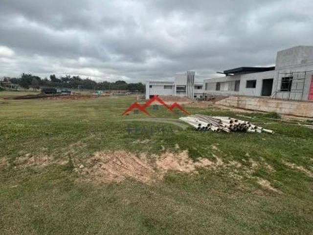 Terreno à venda no Condomínio Portal do Japy Golf Club em Cabreúva