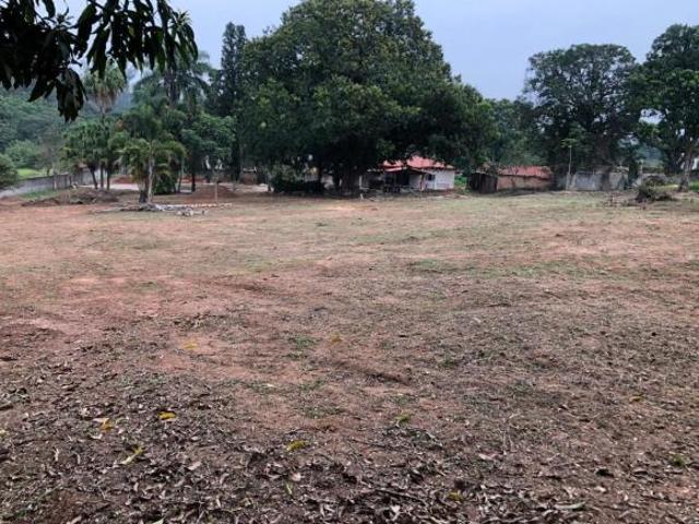 TERRENO A VENDA NO CONDOMÍNIO RECANTO DOS PÁSSAROS
