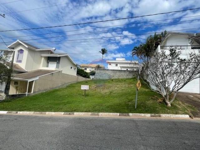 Terreno a Venda no condomínio Recanto dos Paturis. Localização privilegiada, 388m2 de área útil, C