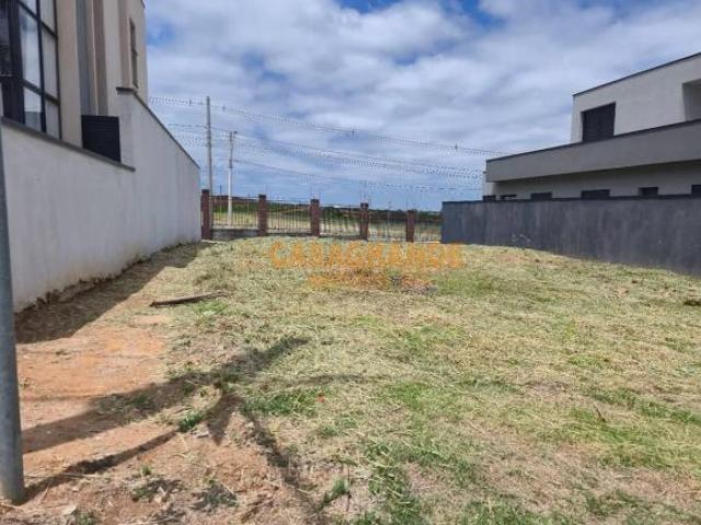 Terreno à venda no Condomínio Reserva Aruanã 270 m²
