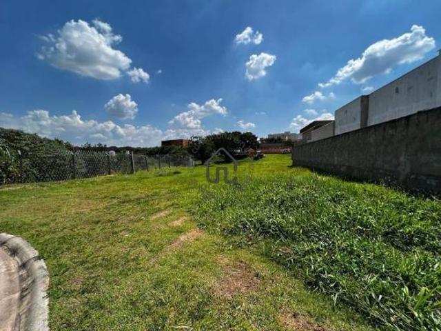 Terreno à venda no Condomínio Reserva Santa Isabel