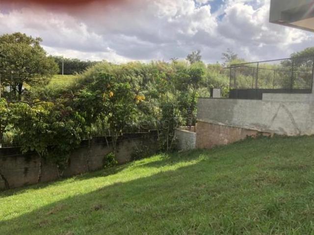 Terreno à Venda no Condomínio Residencial Vila Lombarda, em Valinhos, no bairro