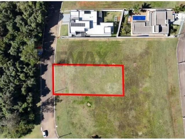 Terreno à venda no Condomínio Residencial Evidence, em Araçoiaba da Serra SP, 696m², plano