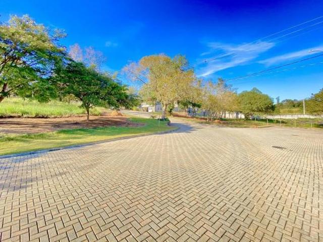 Terreno à Venda no Condomínio Residencial Jardins em Carmo do Cajuru MG