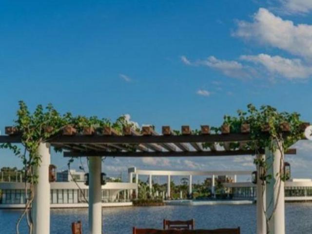 Terreno à venda no Condomínio Royal Boulevard Yacht & Resort, localizado no novo eixo de luxo de Foz