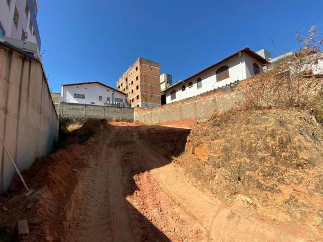 Terreno à venda no Castelo