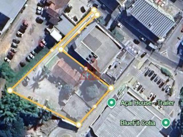 Terreno à Venda no Centro de Cotia com Duas Casas | 1.642 m²