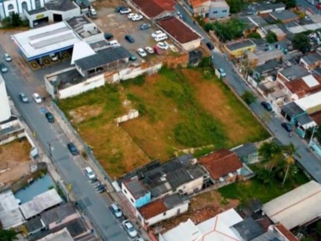 Terreno à venda no Centro de Registro/SP– 2.240 m² Frente para Duas Ruas
