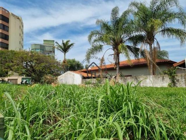 Terreno à venda no Centro de Vinhedo